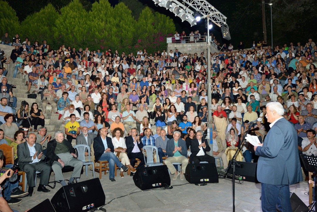Η συναυλία προς τιμή του Μίκη Θεοδωράκη στο νέο ανοικτό θέατρο «Μίκης ...