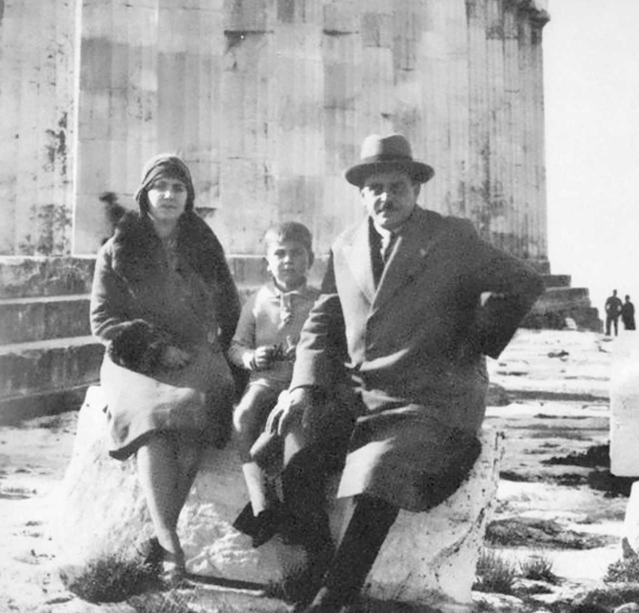 Χρονολόγιο 1921-1930 - Μίκης Θεοδωράκης Οδηγός