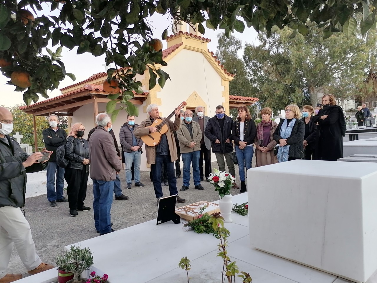 ΤΡΙΜΗΝΟ ΜΝΗΜΟΣΥΝΟ ΤΟΥ ΜΙΚΗ ΘΕΟΔΩΡΑΚΗ - Μίκης Θεοδωράκης Οδηγός