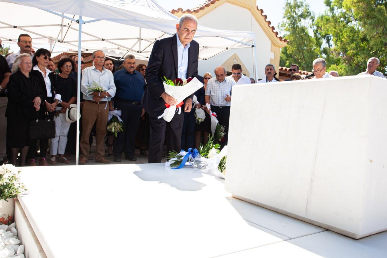 Το ετήσιο Μνημόσυνο του Μίκη Θεοδωράκη στα Χανιά - Μίκης Θεοδωράκης Οδηγός