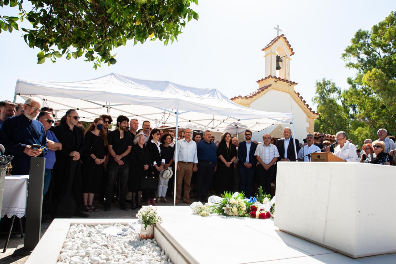 Το ετήσιο Μνημόσυνο του Μίκη Θεοδωράκη στα Χανιά - Μίκης Θεοδωράκης Οδηγός