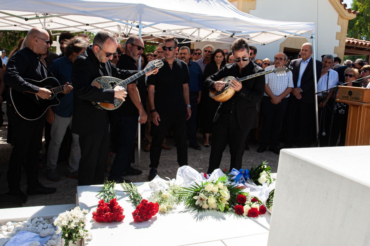 Το ετήσιο Μνημόσυνο του Μίκη Θεοδωράκη στα Χανιά - Μίκης Θεοδωράκης Οδηγός