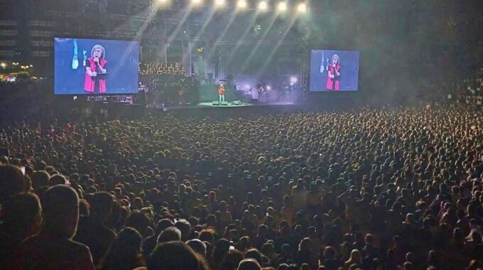 «Της Δικαιοσύνης Ήλιε Νοητέ» από την συναυλία «50 χρόνια Βασίλης ...
